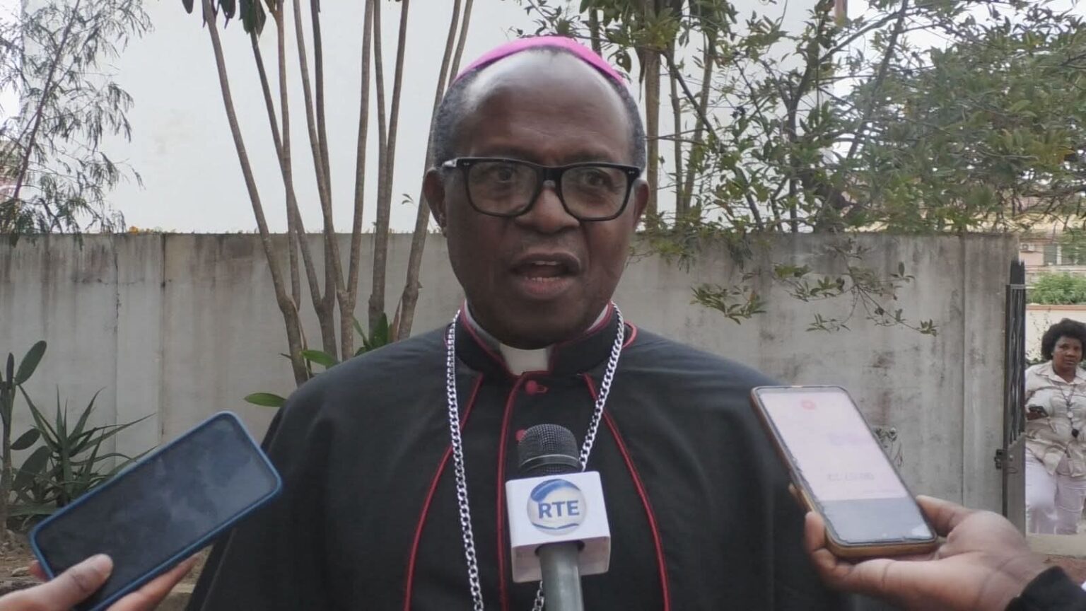 Venda de “surruma” leva idoso de 70 Anos às “grades” em Lichinga – O ...